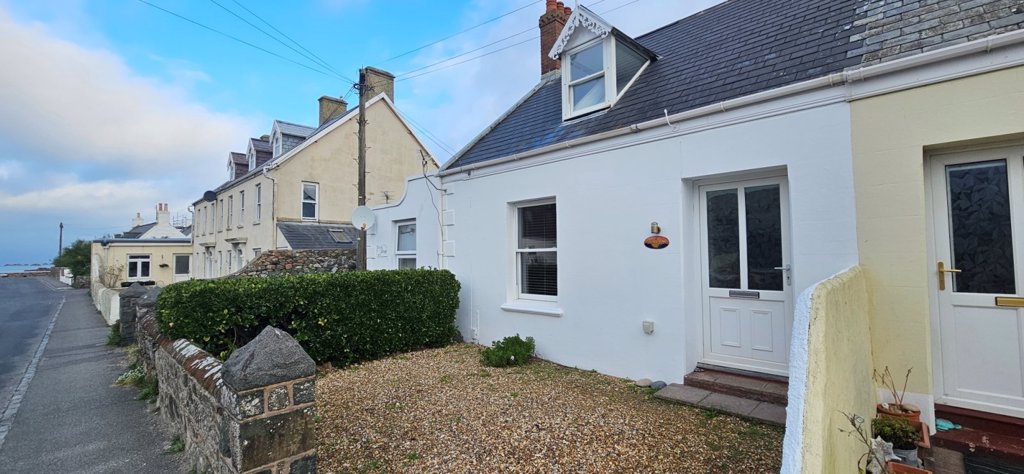 2, Sarnia Cottages, Route De Cobo, Castel - 2 bedroom local market ...