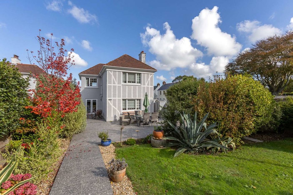 St Elmo, Rohais, St Peter Port - 3 bedroom open market house to buy in ...