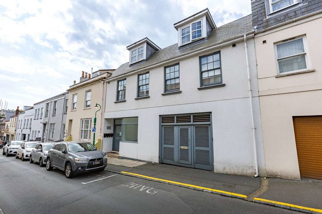 Flat 1 Heraut House, 21 Victoria Road, St Peter Port - 1 bedroom local ...