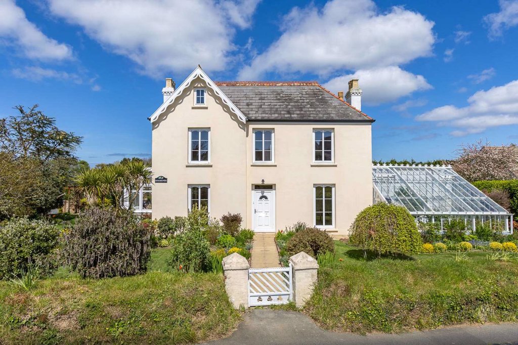 Rosamunda, Route De L'Issue, St Saviour - 3 bedroom local market house ...