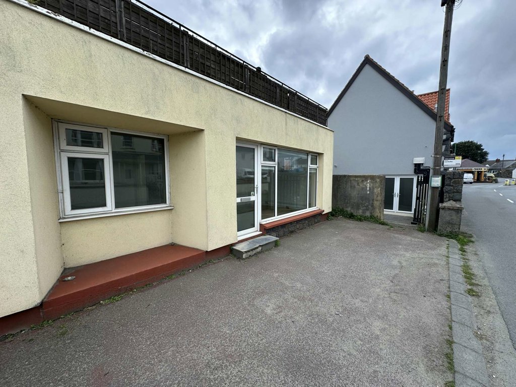Les Petites Mielles, St Sampson - retail to rent in Guernsey - Seeker.gg