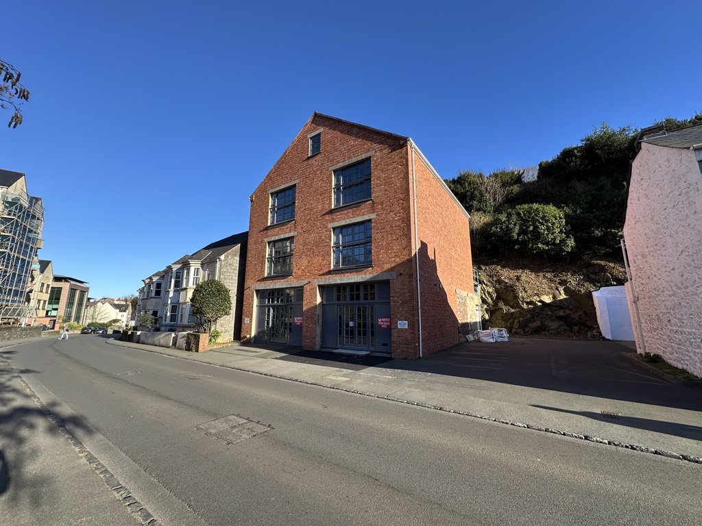 Les Vardes House, La Charroterie, St Peter Port - local market office ...