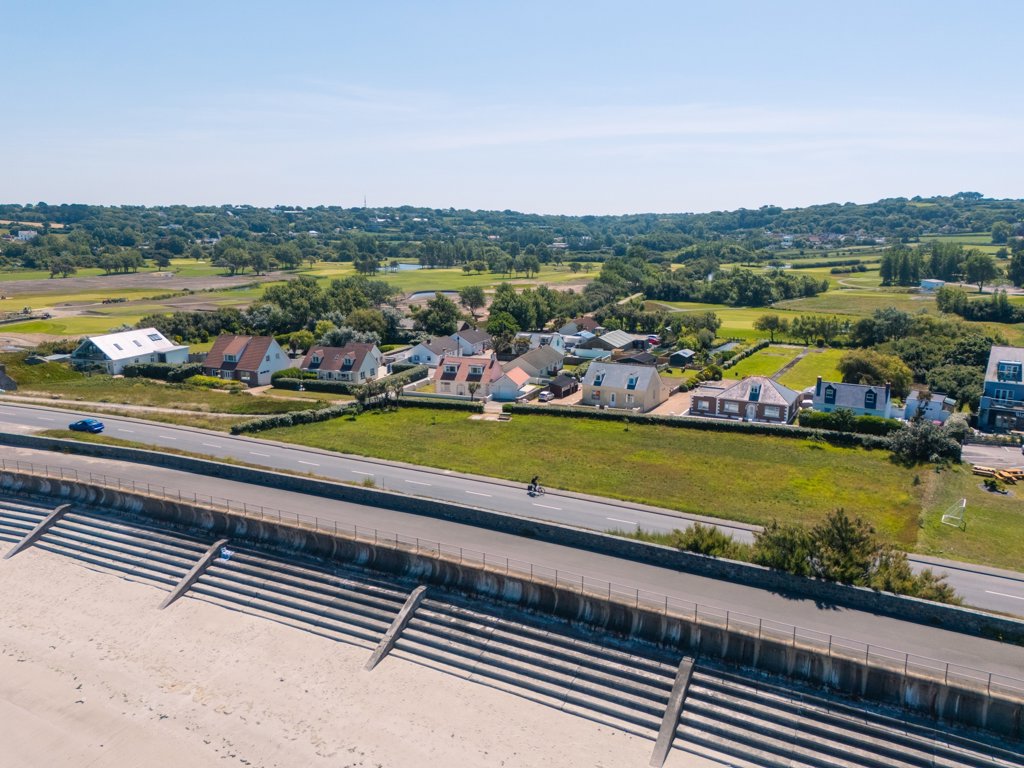 Crufts, Vazon Road, Castel - 3 bedroom local market flat to buy in ...