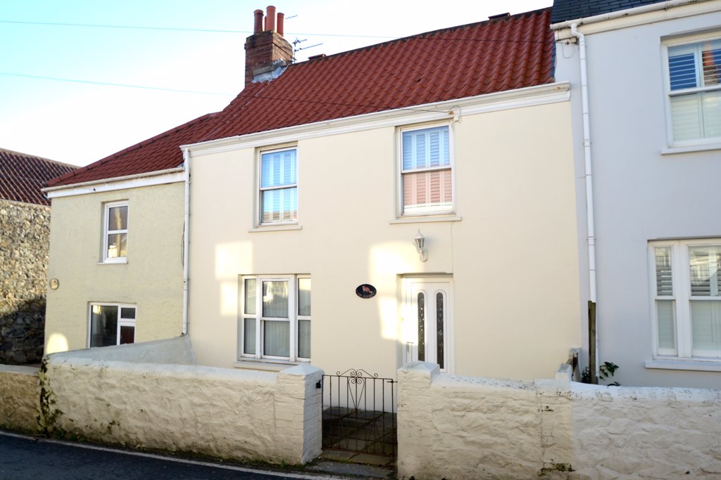 The Heathers, Le Grand Bouet, St Peter Port - 2 bedroom local market ...