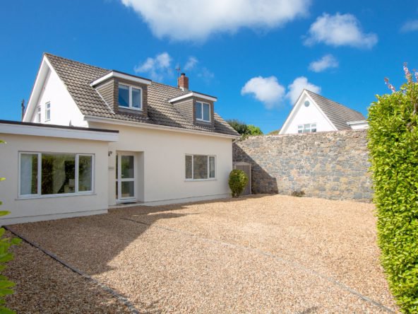 Chanceux, Clos Du Villocq, Ruette Du Villocq, Castel - 4 bedroom local ...