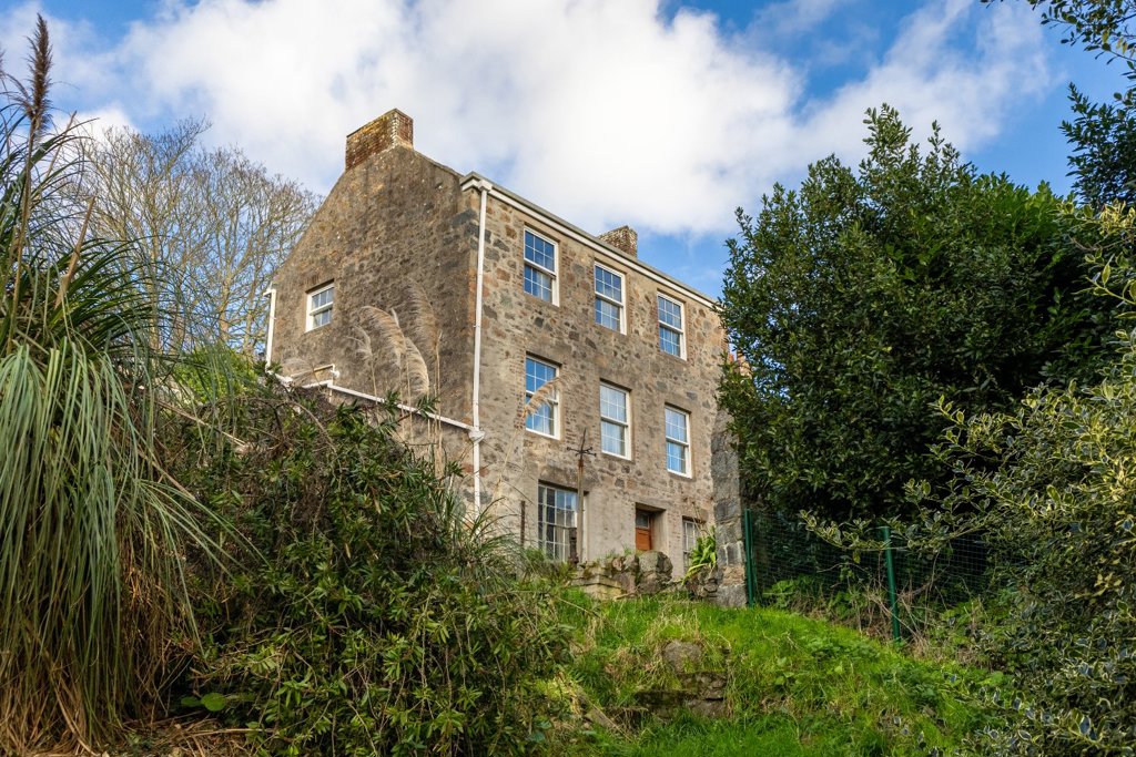 58, Mount Durand, St Peter Port - 3 bedroom local market semi-detached ...
