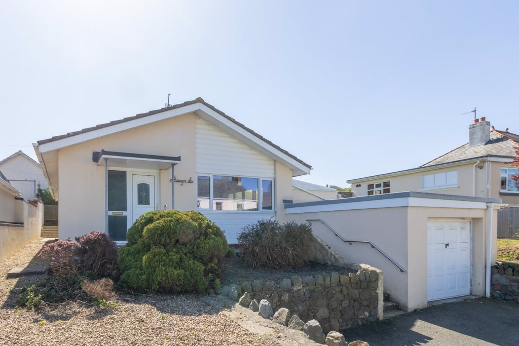 Shangri-La, Route De Cobo, Castel - 3 bedroom local market bungalow to ...