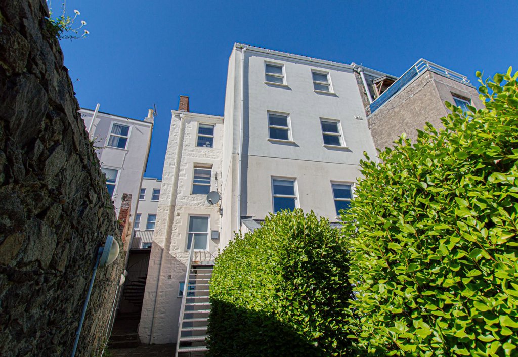 Castle View, Apartment 2, Castle View, Les Canichers, St Peter Port - 2 ...