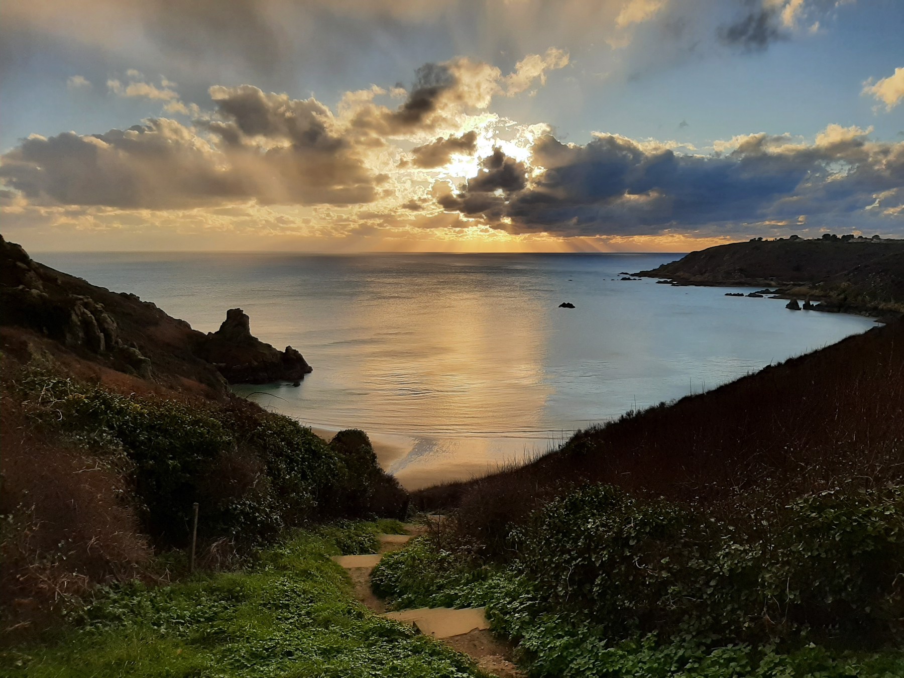 Guernsey Weather Fox forecast for 2023-12-16 - brought to you by Seeker ...